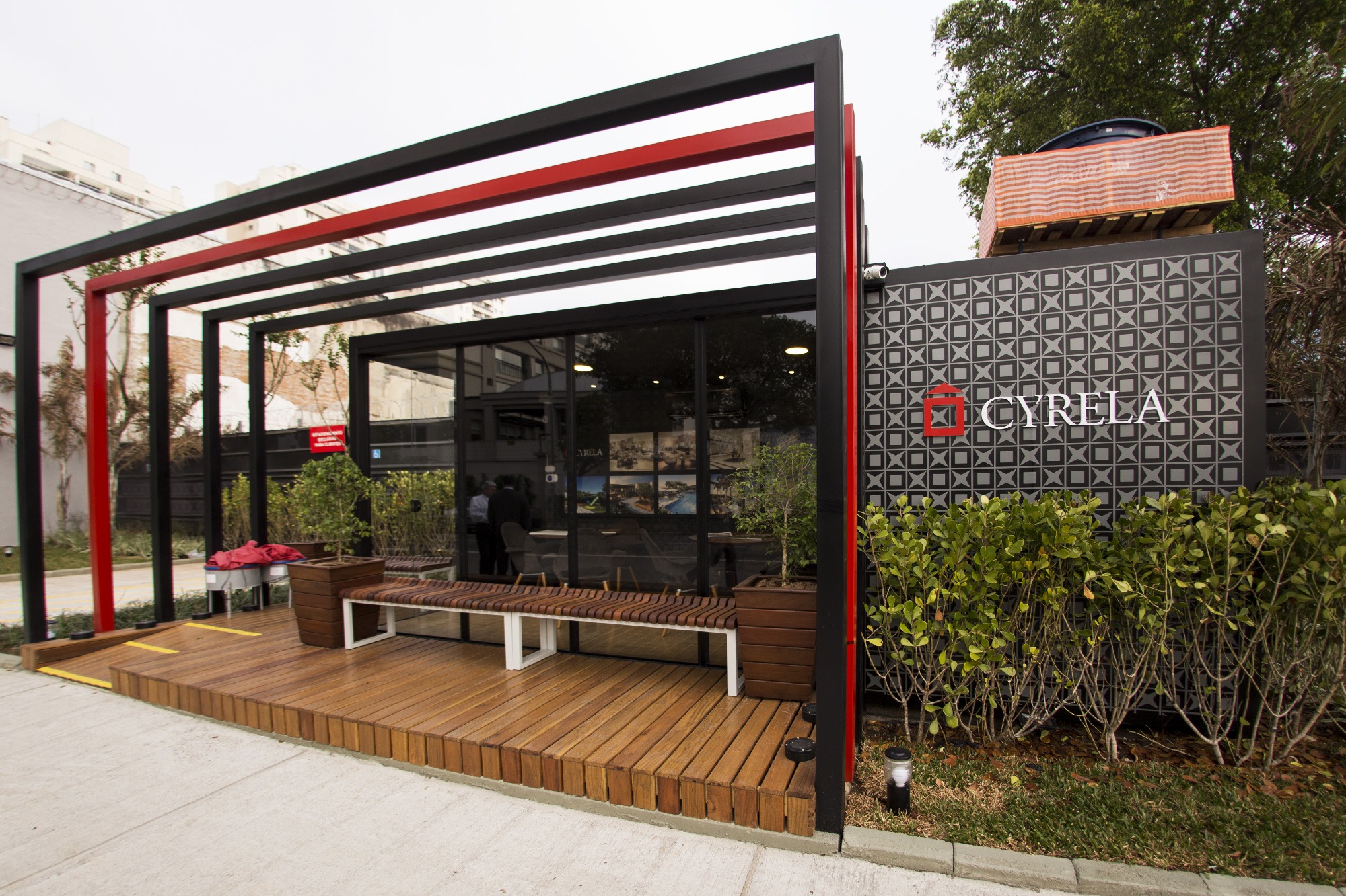 Escritórios Containers - Estúdio Oito Meia