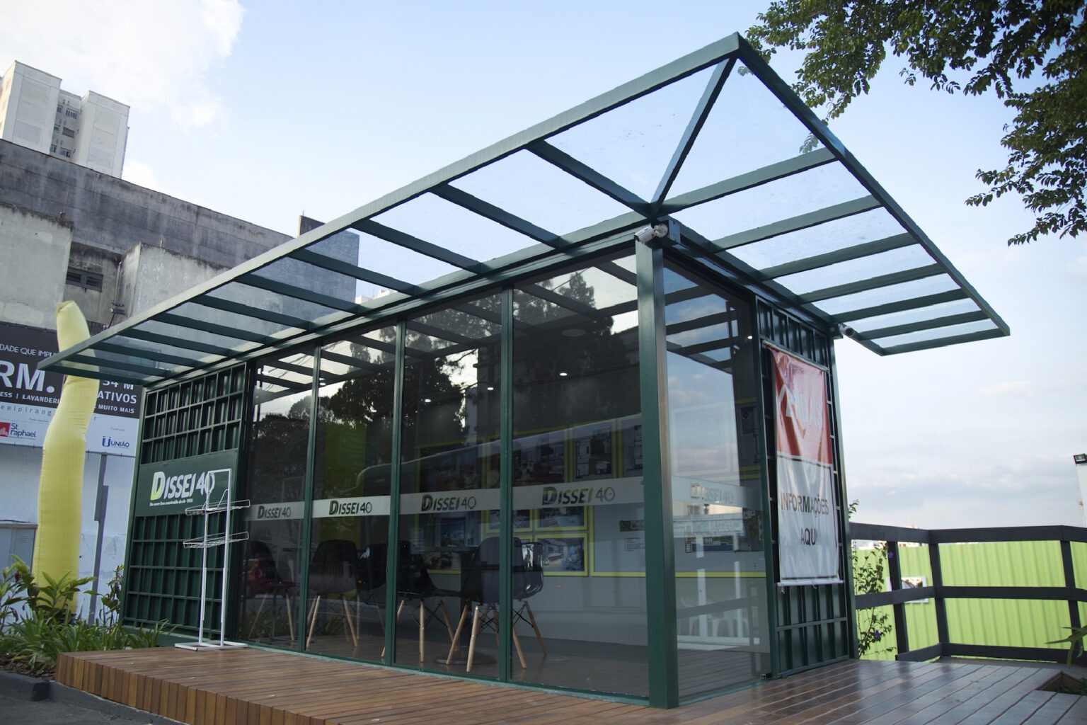 Escritórios Containers - Estúdio Oito Meia