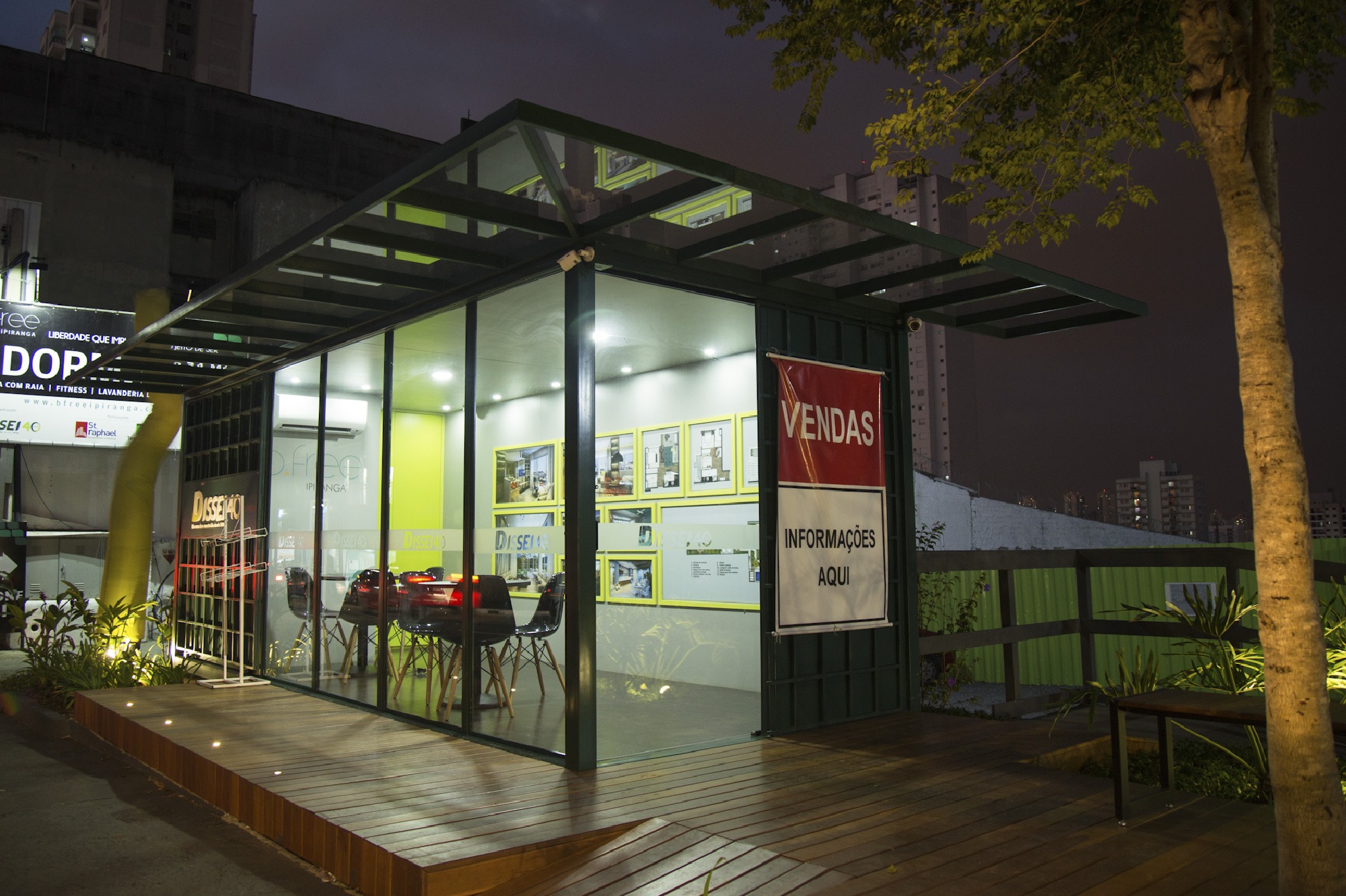 Escritórios Containers - Estúdio Oito Meia